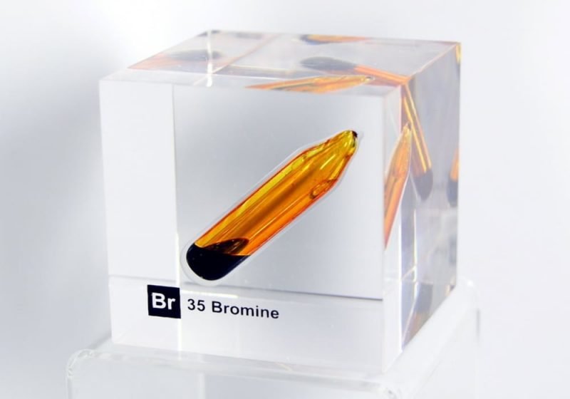 Bromin adalah unsur kimia memiliki lambang Br dan nomor atom 35