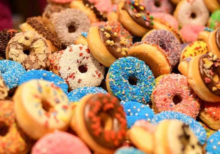 Cara Membuat Donut Sendiri dengan Hasil Empuk Seperti di Toko Roti